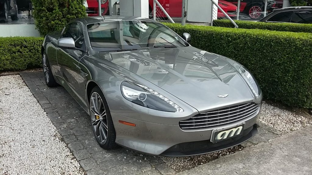 Carros com V